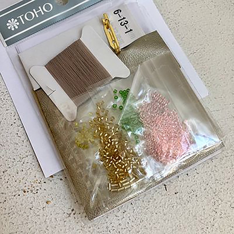 TOHO BEADS / and t kit labo お花刺しゅうブローチキット / コスモス | ビーズ・パーツなどのハンドメイドパーツ ...